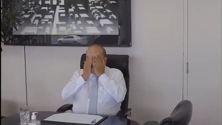 Ibaneis Rocha chora ao reassumir Governo do DF - Hora do Bico Hora do Bico Ibaneis Rocha chora ao reassumir Governo do DF - Hora do Bico Hora do Bico